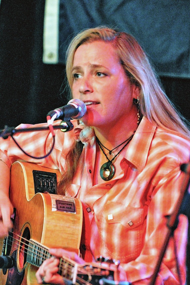 Singer-Songwriter Susan Gibson to Perform at White Gull Inn – Door ...
